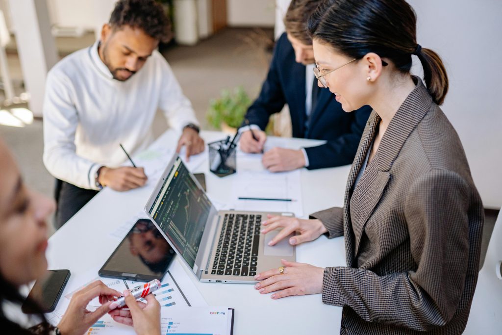 Share Market Investment Tips for Beginners and Experts - Top Stocks